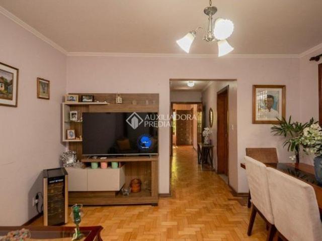 Casa de 4 dormitórios, duas suítes e 1 vaga no Bairro Passo Da Areia