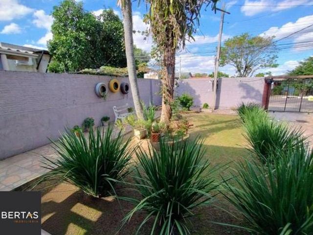 Casa de 4 dormitórios e 4 vagas de garagem em Canoas