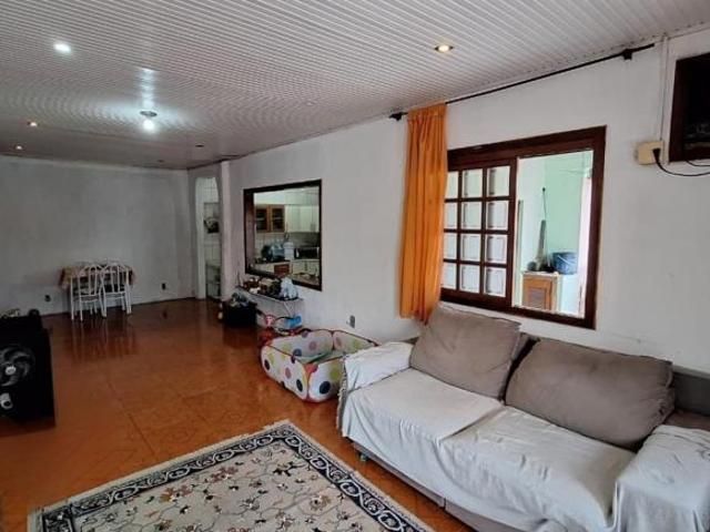 Casa de 4 dormitórios e 4 vagas de garagem em Canoas