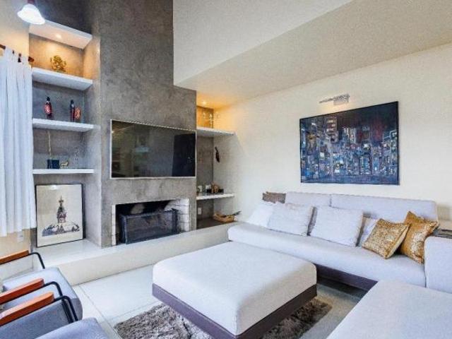 Casa de 4 dormitórios e 208m² à venda no Bairro Jardim Botânico, Porto Alegre