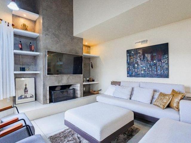 Casa de 4 dormitórios e 208m² à venda no Bairro Jardim Botânico, Porto Alegre