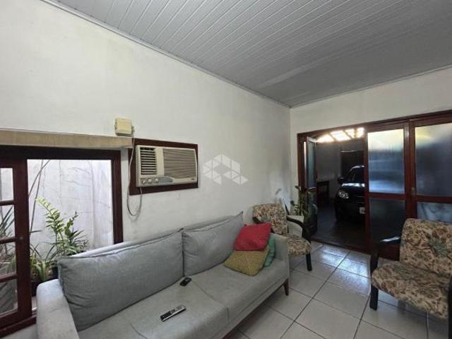 Casa de 4 dormitórios em terreno de esquina no bairro Schulz!