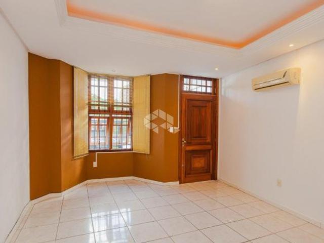 Casa de 4 dormitorios no Cristo Redentor com 4 dormitorios, 1 suite e 3 vagas de garagem