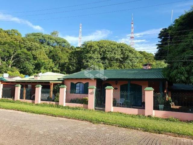 Casa de 4 dormitórios no bairro Margarida!
