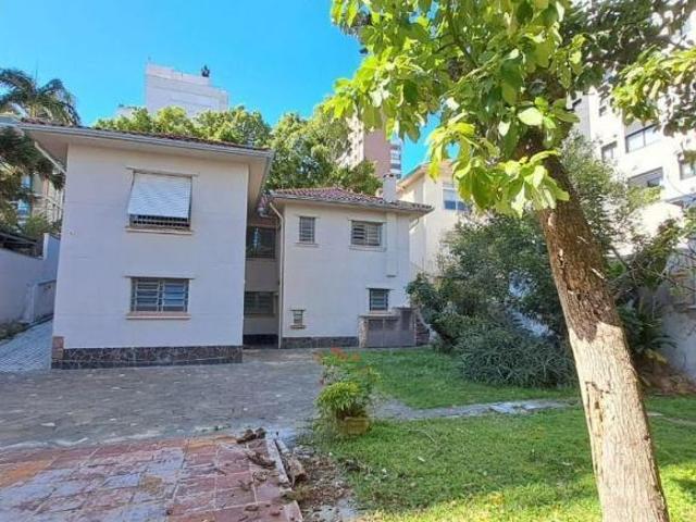 Casa de 4 dormitórios no bairro Petrópolis