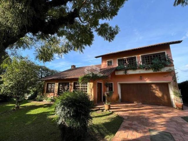 Casa de 4 Dormitórios no Bairro São lucas em Viamão