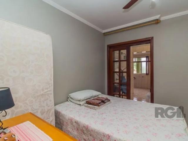 Casa de 4 dormitórios no bairro Sarandi