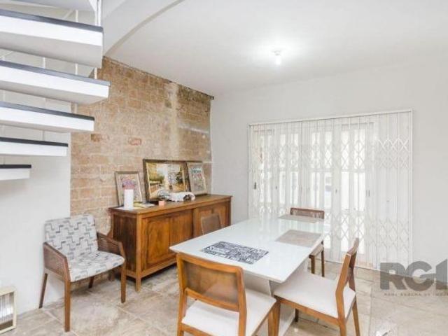 Casa de 4 dormitórios no bairro Três Figueiras