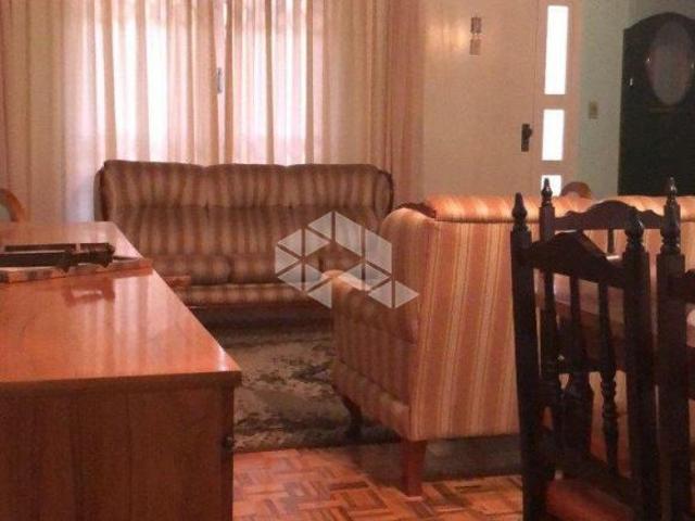 Casa de 4 dormitórios no Jardim América em Caxias do Sul