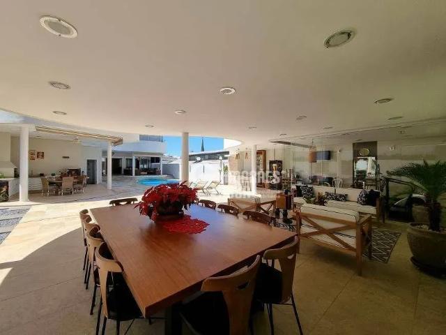 Casa de 4 Suítes no Condomínio Terras de Vinhedo – Piscina Aquecida, Área Gourmet e Privacidade