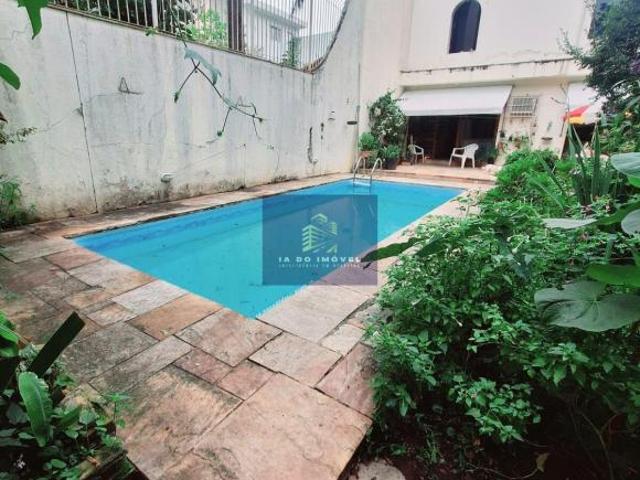 Casa de 4 suítes à venda no Alto da Boa Vista!