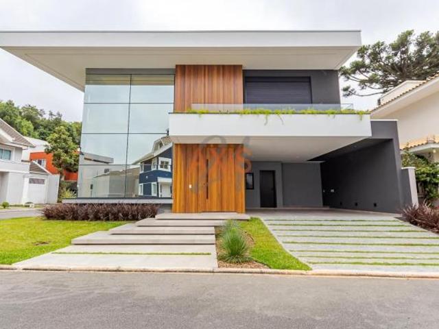 Casa de 4 suítes à Venda no Condomínio Vila Risseto | Santa Felicidade Curitiba