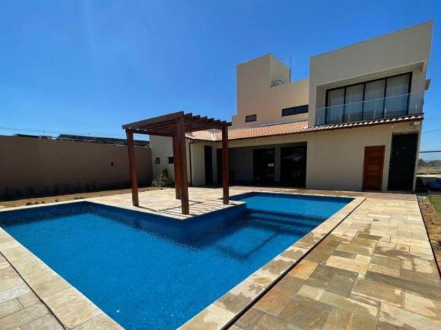 > CASA DE 4 SUÍTES COM LOTE DE 852M2 NO JARDIM BOTÂNICO DF