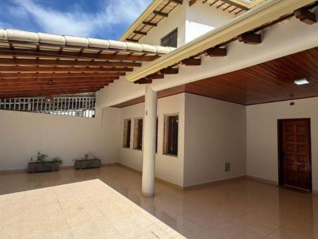 CASA DE 4 QUARTOS