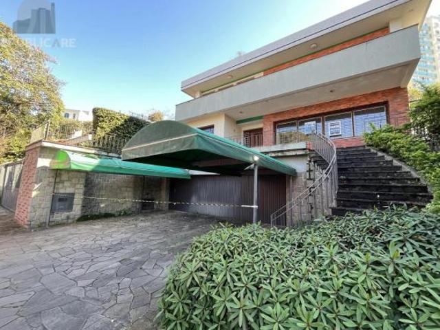 Casa de 4 quartos, 2 suítes e 2 vagas de garagem no bairro Boa Vista em POA