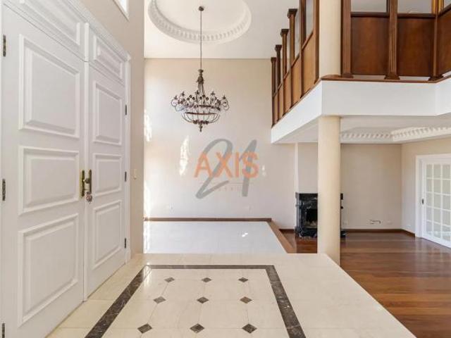 Casa de 4 Quartos à Venda na Rua Santa Cecília | Vista Alegre Curitiba
