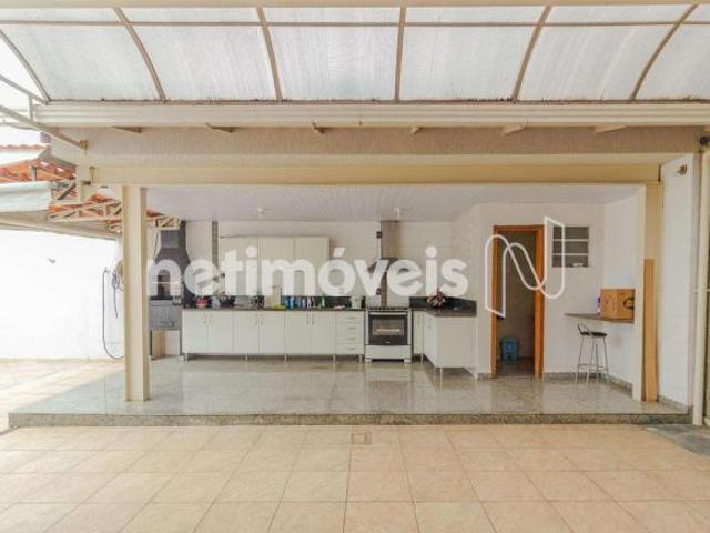 Casa de 4 quartos à venda no Nova Floresta!