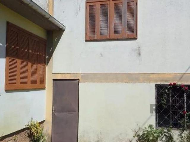Casa de 4 quartos com 243,58m² no Bairro Lomba do Pinheiro