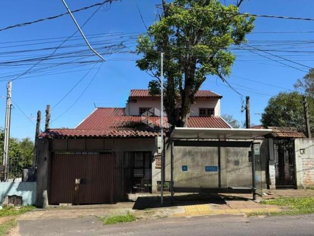 Casa de 4 quartos com suite master, piscina e sistema de segurança na Avenida Oscar Pereira