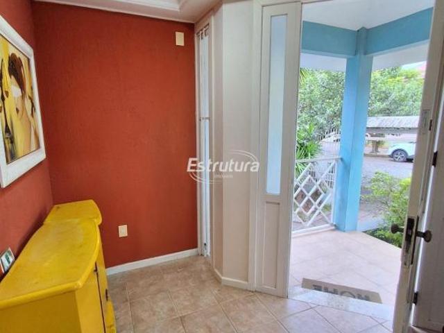 Casa de 4 quartos com pátio amplo