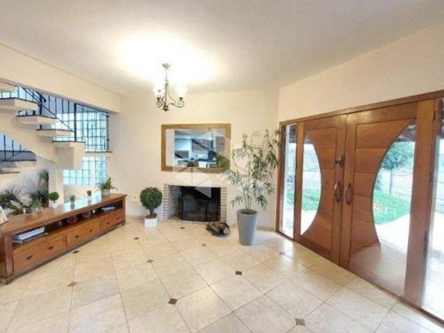 Casa de 4 quartos com piscina na Hipica em Ipanema próximo ao Zaffari