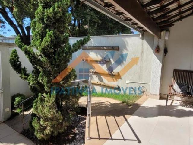 Casa de 4 quartos e 3 vagas de garagem no Imbaúbas