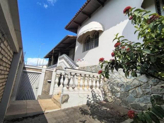 CASA DE 4 QUARTOS, ESCRITÃ?RIO E HIDRO NA SUITE!