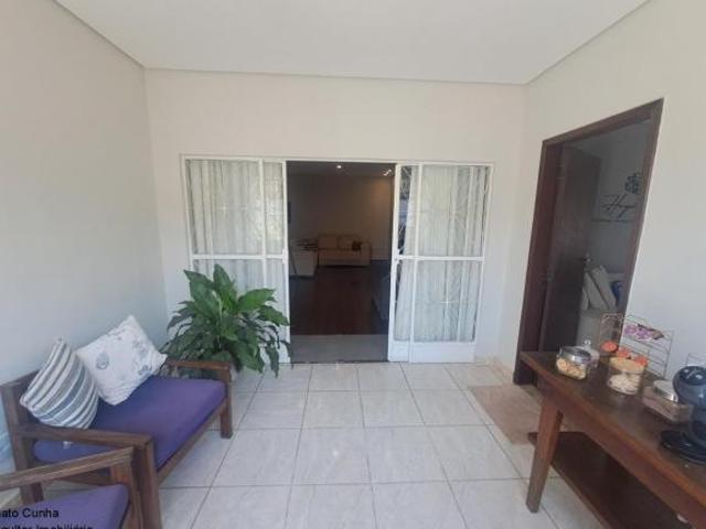 Casa de 4 quartos no Bairro Mantiqueira