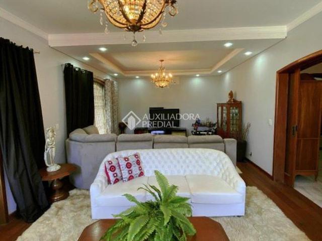 Casa de 4 quartos no bairro Teresópolis