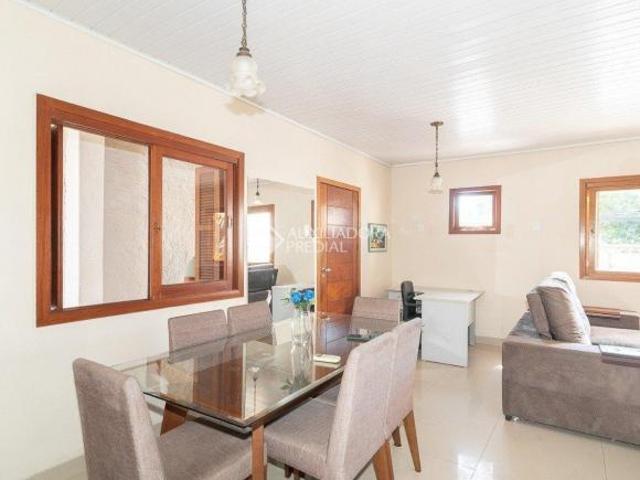 Casa de 4 quartos no bairro Tristeza