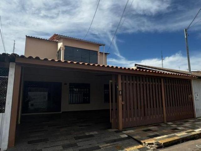 CASA DE 4 QUARTOS NO SETOR CENTRAL DO GAMA