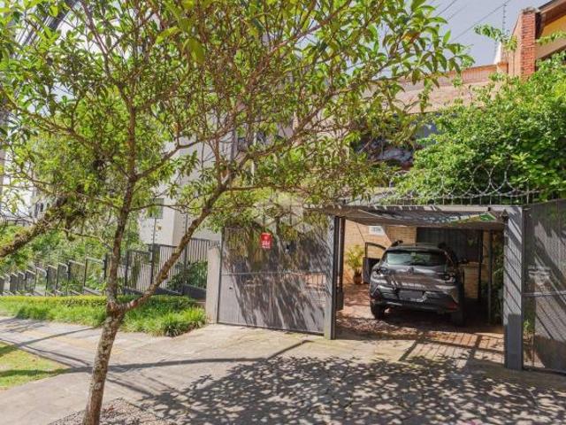 Casa de 5 dormitórios no Bairro Menino Deus próxima a Orla do Guaíba