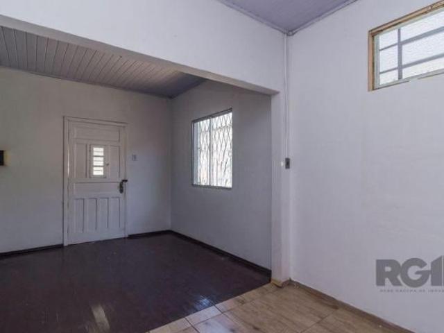 Casa de 5 dormitórios no bairro Sarandi