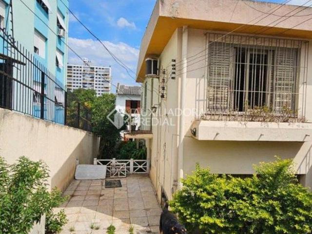 Casa de 5 quartos com 2 vagas de garagem à venda no bairro Jardim do Salso em Porto Alegre