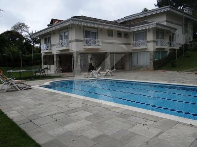 Casa de 650 mts² em condomínio fechado com piscina, na Serra da Cantareira