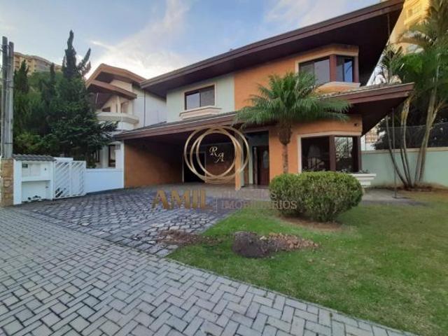 Casa de 650m² em Condomínio no Jardim Aquarius