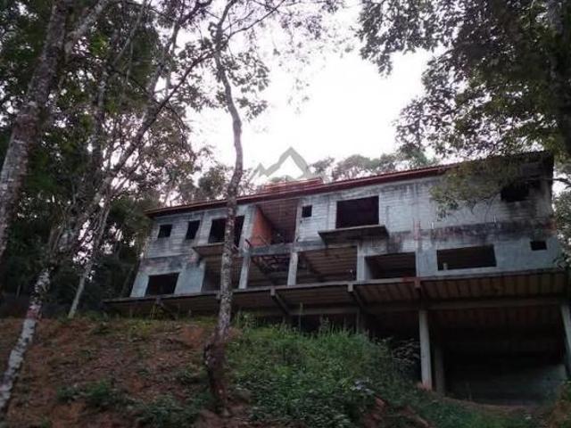 Casa de 658m² de construção a Venda Parque Petropoles na Serra da Cantareira