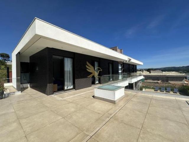 Casa de 690m² à venda no Condomínio Residencial Sete lagos com piscina, sacada e