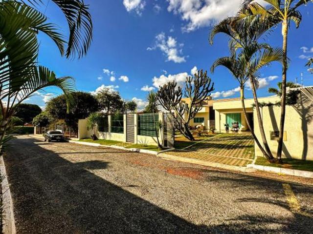 Casa de 600 m² com 4 suites à venda em Arniqueiras Escriturada com Habite se