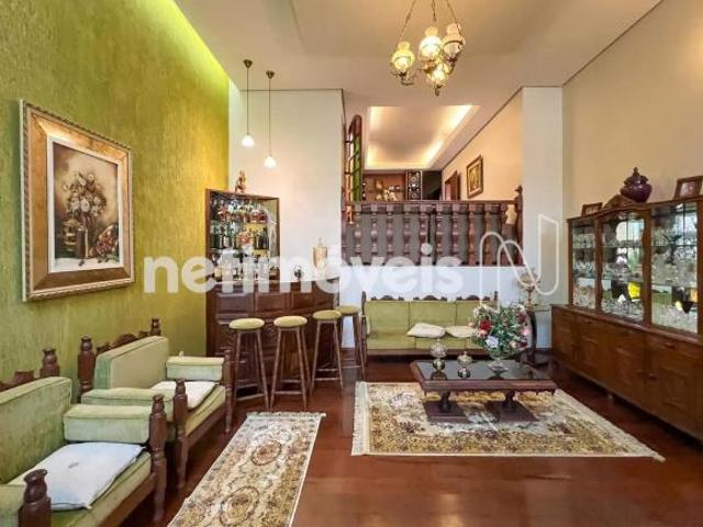 Casa de 6 quartos à venda no Renascença!