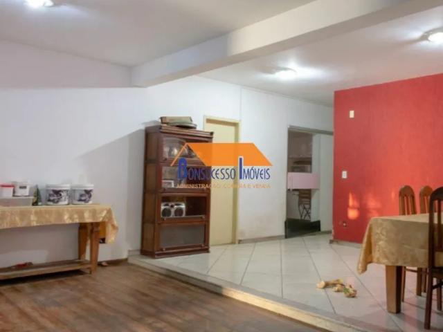 Casa de 6 quartos no bairro Planalto