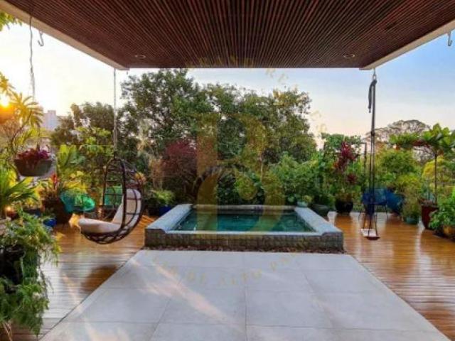 Casa de 700m² no Alto da Lapa conecta Natureza e Sofisticação