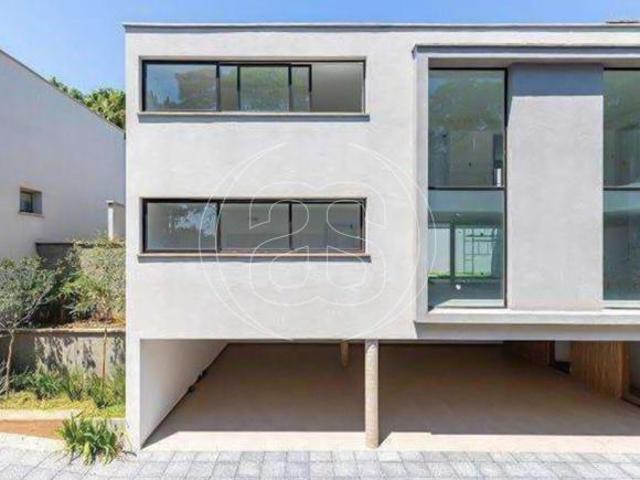 Casa de 712m² privativos em Condomínio novo, recém entregue no Alto da Boa Vista
