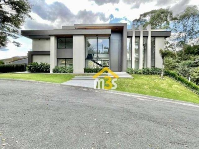 Casa de 724,00m² Nova, 4 Suítes, 6 banheiros, 8 Vagas Condomínio São Paulo II Granja Viana SP