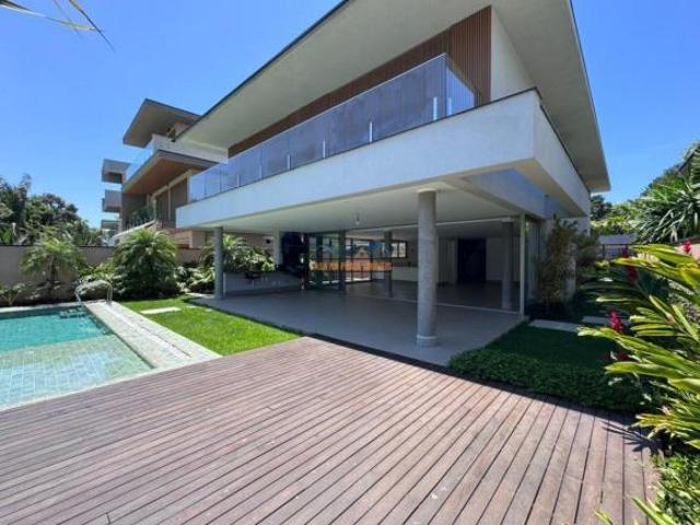 Casa de 7 suítes com vista para o campo de golf