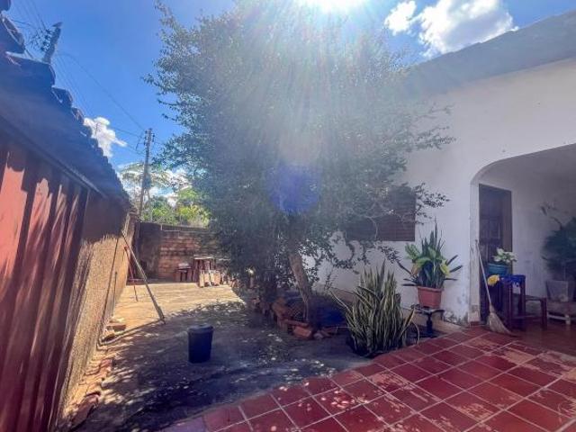 Casa de 83m² com 03 quartos, sendo 01 suíte á venda no Jardim Europa Goiânia GO
