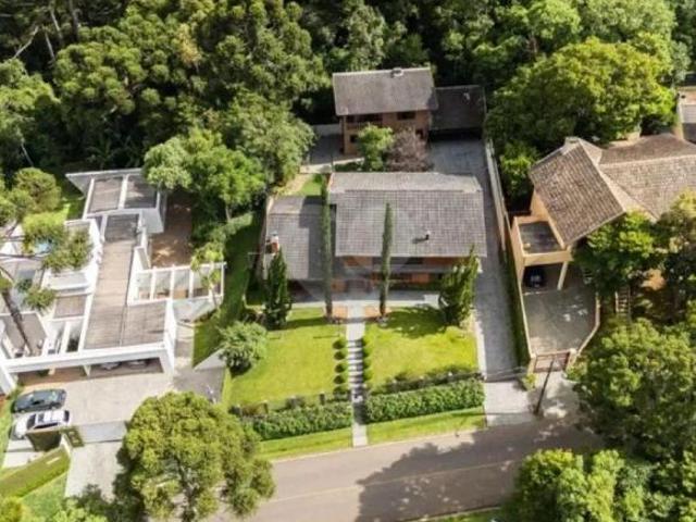 Casa de 974 m² total com 4 quartos à venda em Mossunguê