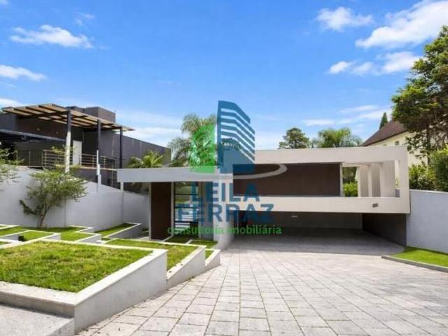 Casa decorada com 1.500m² de terreno no Arujazinho III