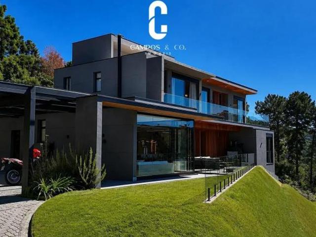 Casa decorada em Condomínio de Luxo / Campos do Jordão, SP