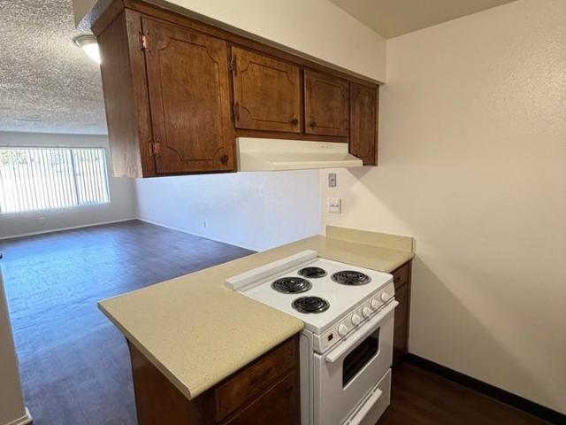 Casa Del Rey Apartments 2 Bedroom Apartment for Rent at 656 656/700 E. Prosperity Ave, Tulare, CA 93274